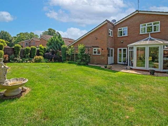 4 bed house for sale