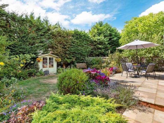 4 bed house for sale