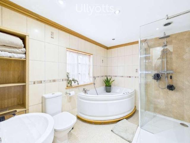 4 bed house for sale