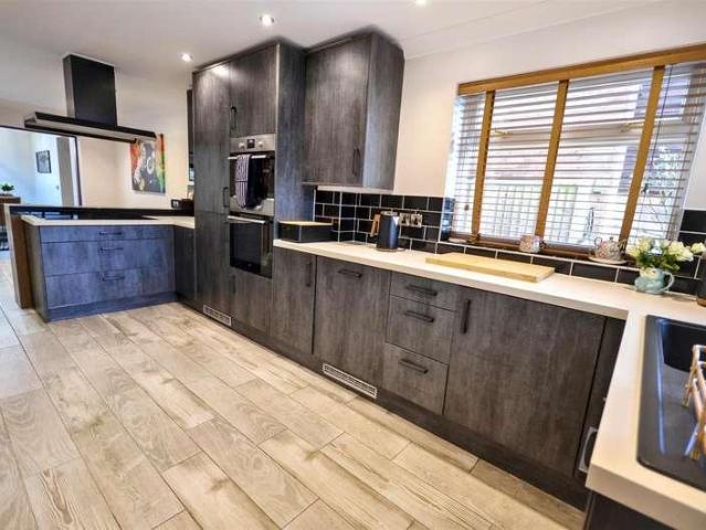 4 bed house for sale