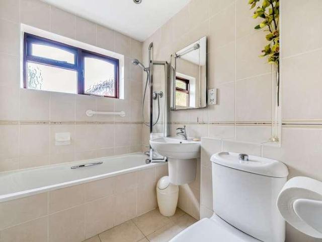 4 bed house for sale