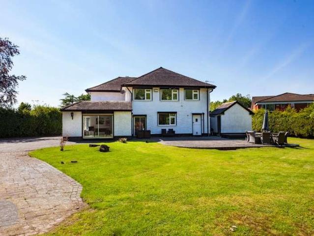 4 bed house for sale