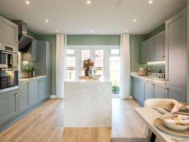4 bed house for sale