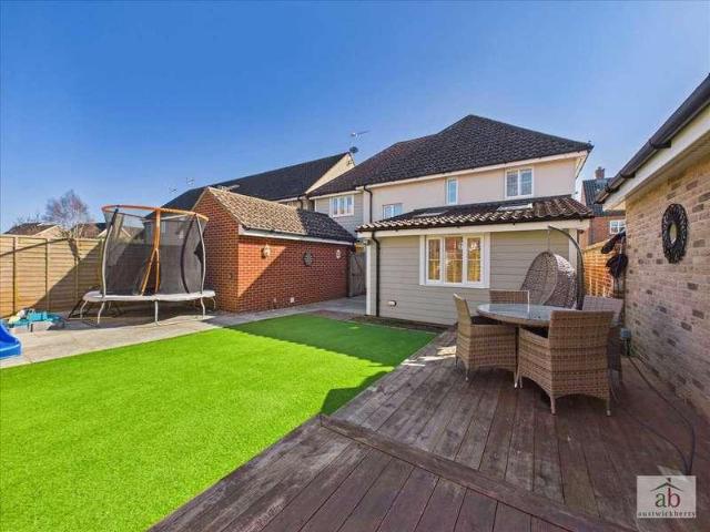 4 bed house for sale