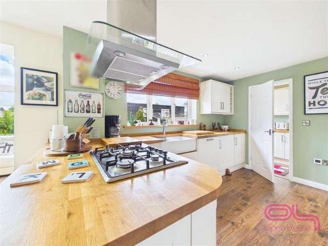 4 bed house for sale