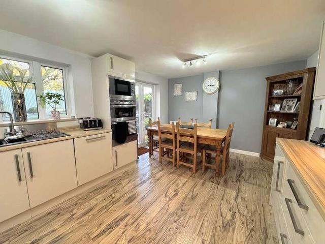 4 bed house for sale