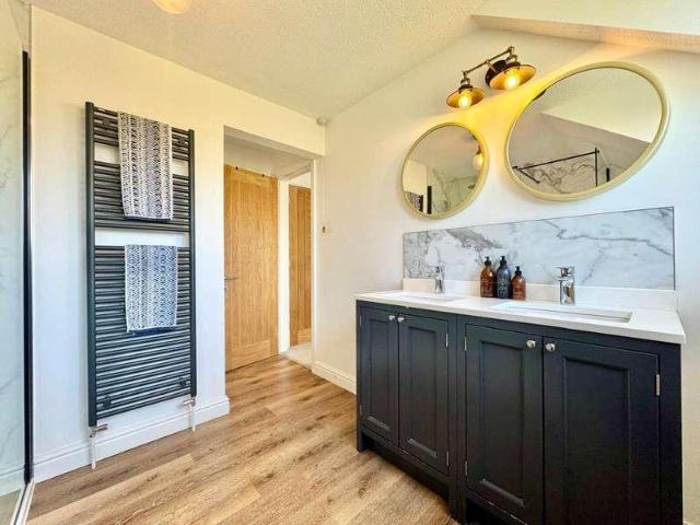 4 bed house for sale