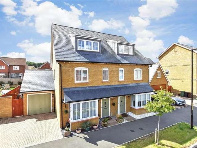 4 bed house for sale