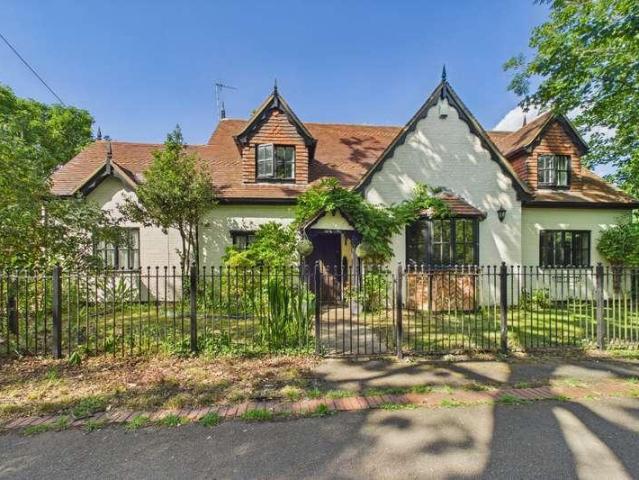 4 bed house for sale