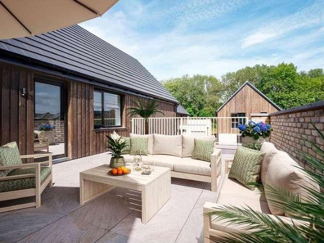 4 bed house for sale
