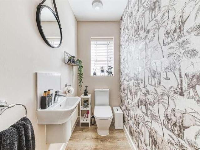 4 bed house for sale
