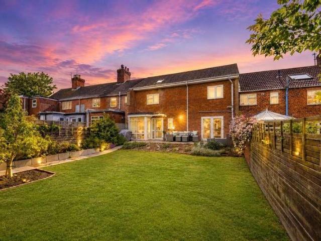 4 bed house for sale