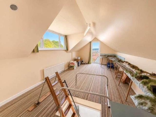 4 bed house for sale