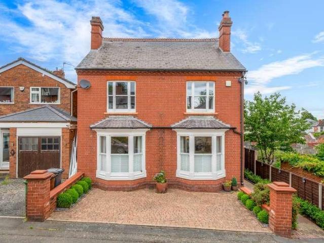 4 bed house for sale