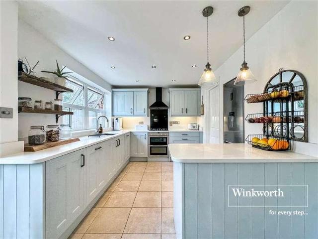 4 bed house for sale
