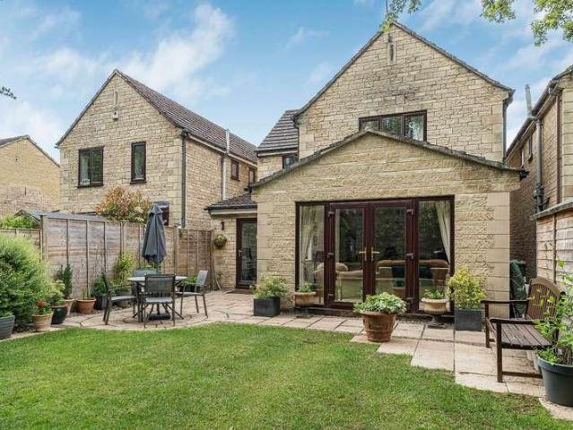 4 bed house for sale