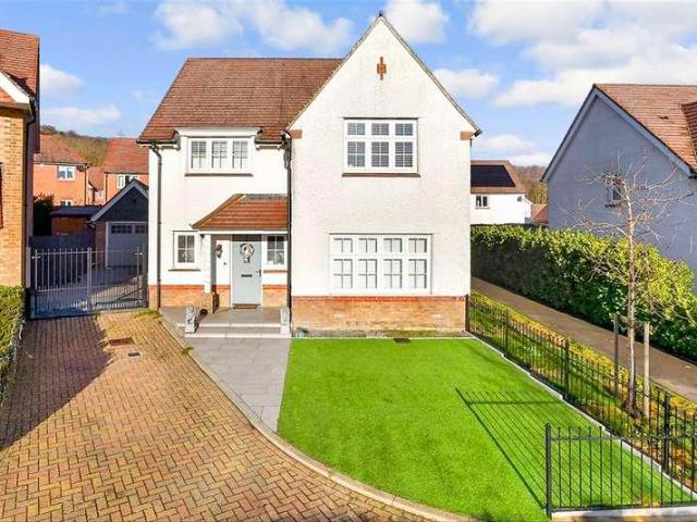 4 bed house for sale