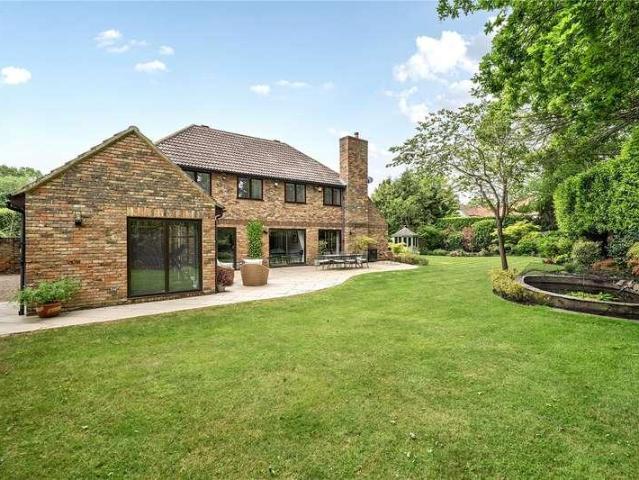 4 bed house for sale