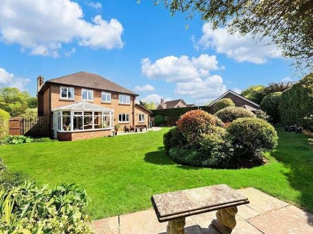 4 bed house for sale