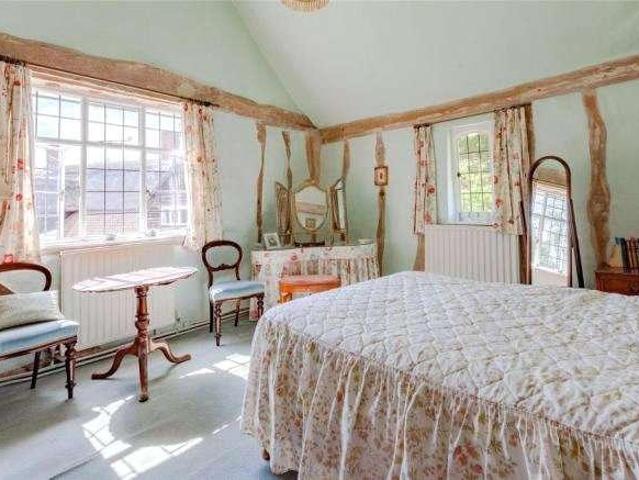 4 bed house for sale