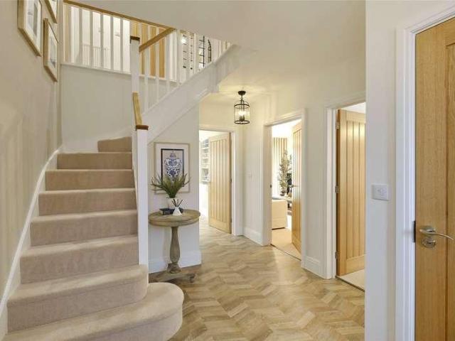 4 bed house for sale