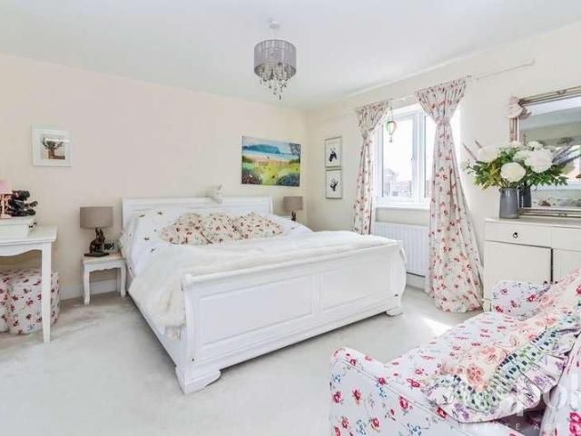 4 bed house for sale