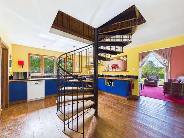 4 bed house for sale