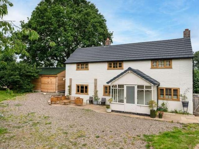4 bed house for sale