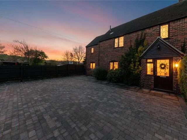 4 bed house for sale