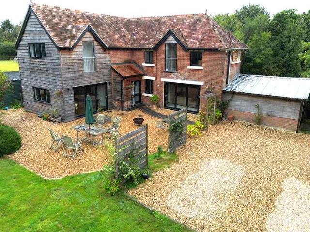 4 bed house for sale