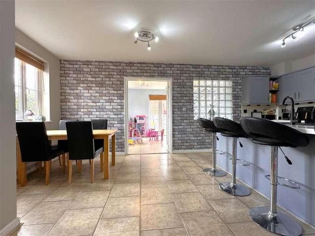 4 bed house for sale