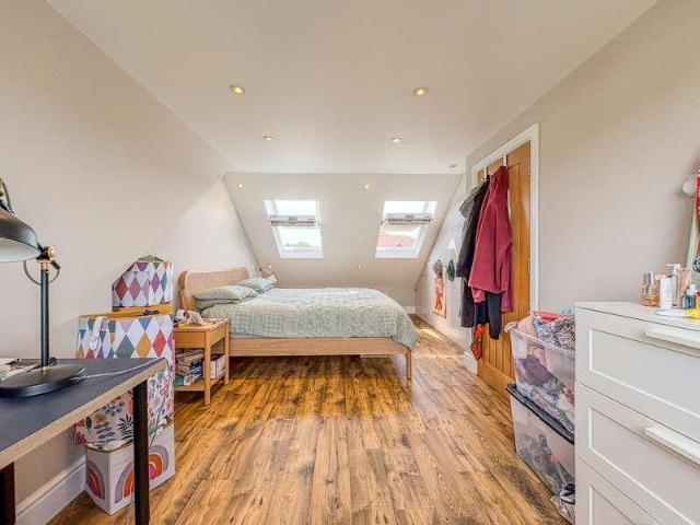 4 bed house for sale