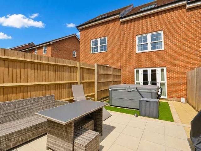 4 bed house for sale