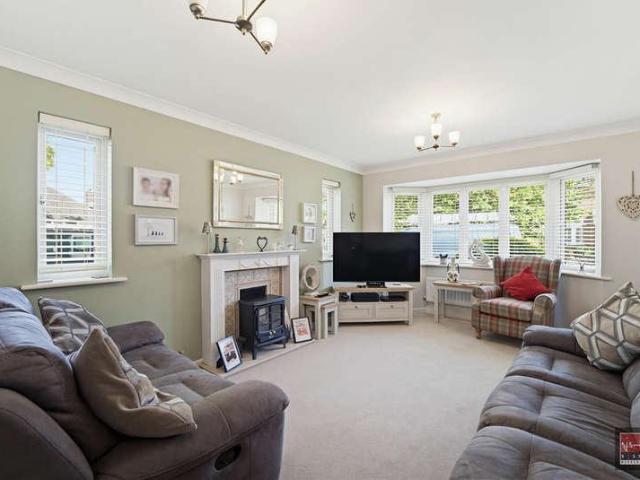 4 bed house for sale