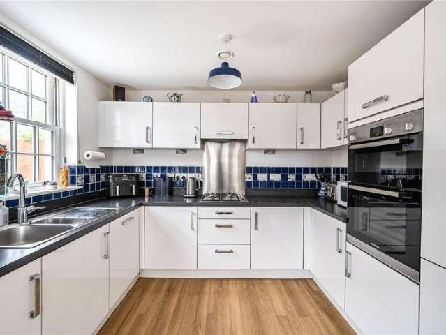 4 bed house for sale