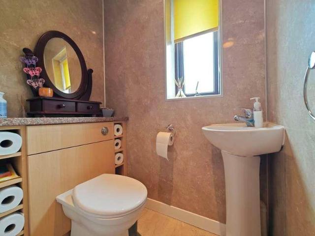 4 bed house for sale