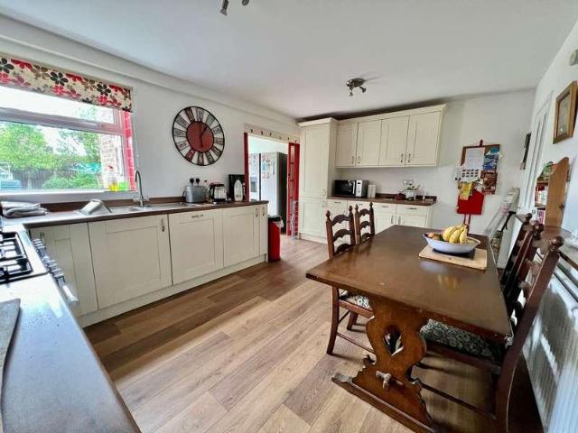 4 bed house for sale