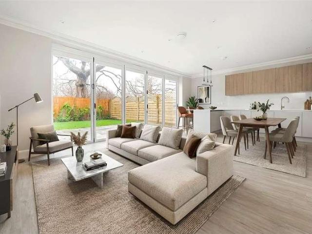4 bed house for sale