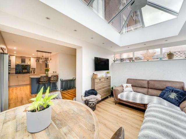 4 bed house for sale