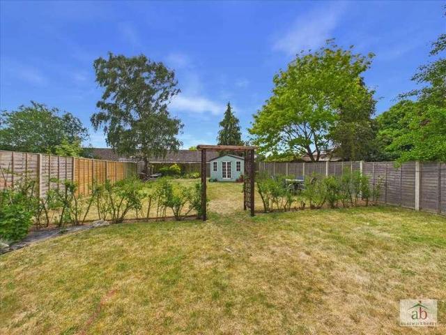 4 bed house for sale