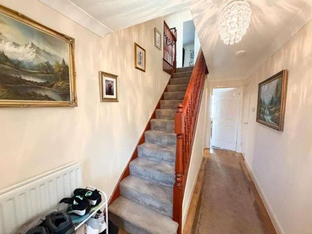 4 bed house for sale