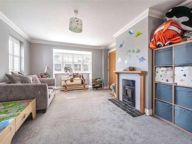 4 bed house for sale