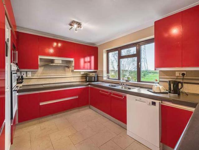 4 bed house for sale