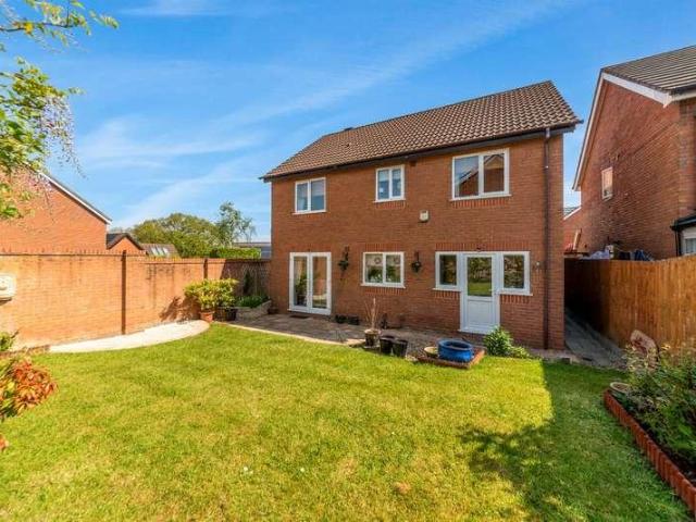 4 bed house for sale