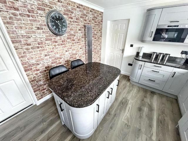 4 bed house for sale