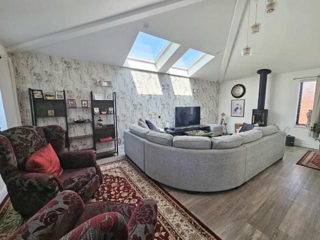 4 bed house for sale