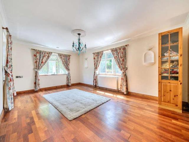 4 bed house for sale