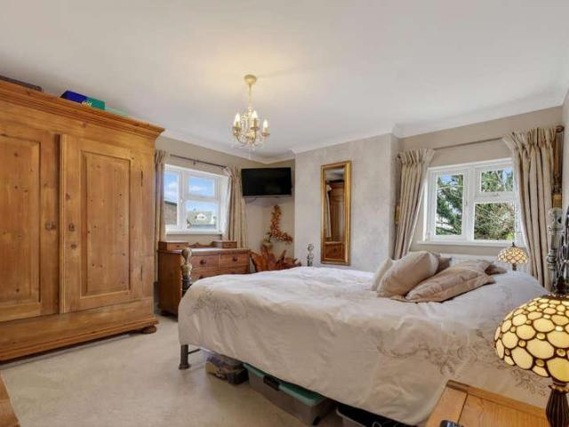 4 bed house for sale