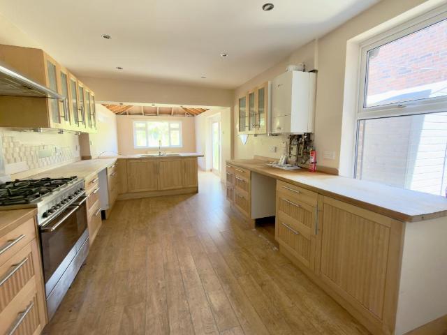 4 bed house for sale