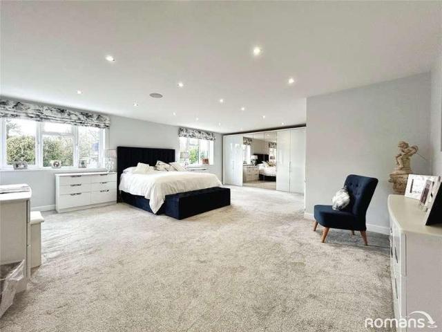 4 bed house for sale